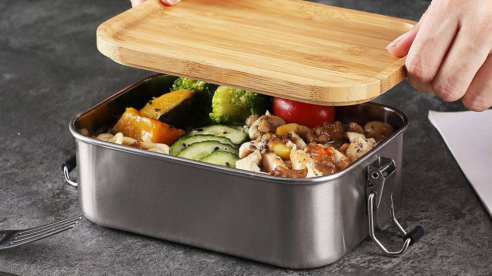 Lunch box with a lid made of bamboo and a clasp - nicety